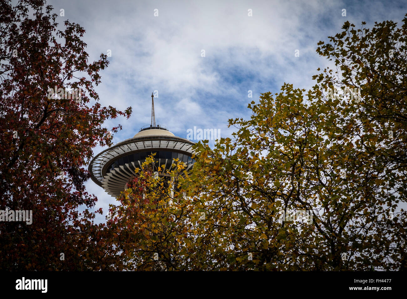 Seattle space needle observation deck hi-res stock photography and ...