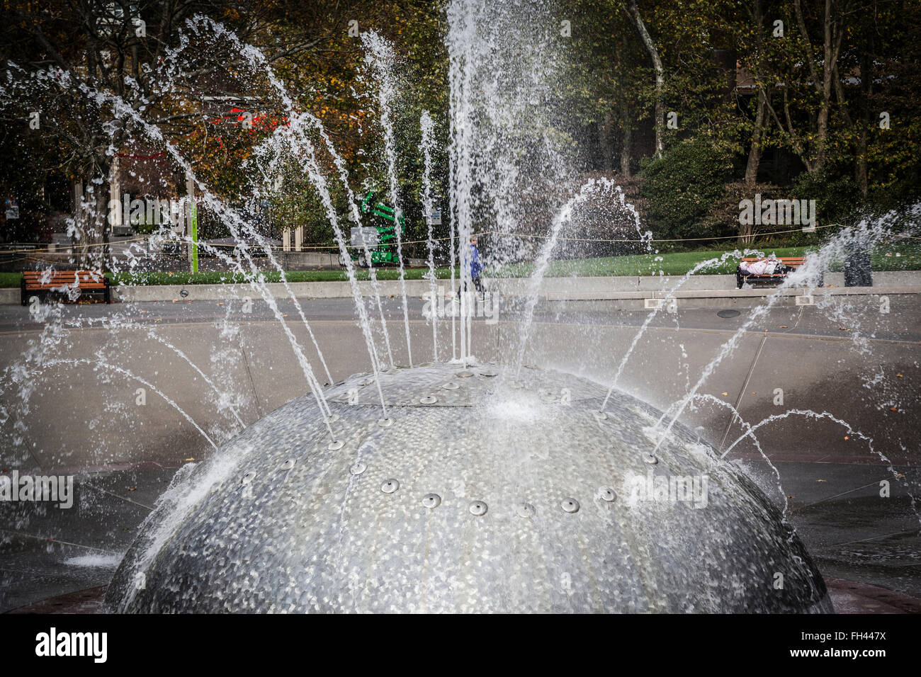 International Fountain Seattle High Resolution Stock Photography and ...