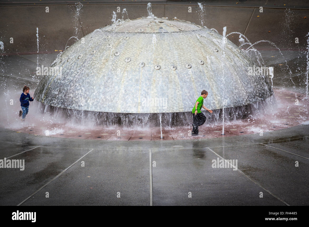 International Fountain Seattle High Resolution Stock Photography and ...