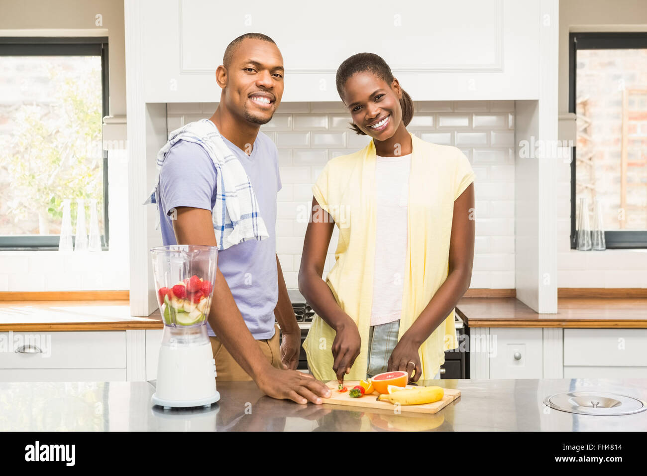 Young casual couple making fruits Stock Photo - Alamy