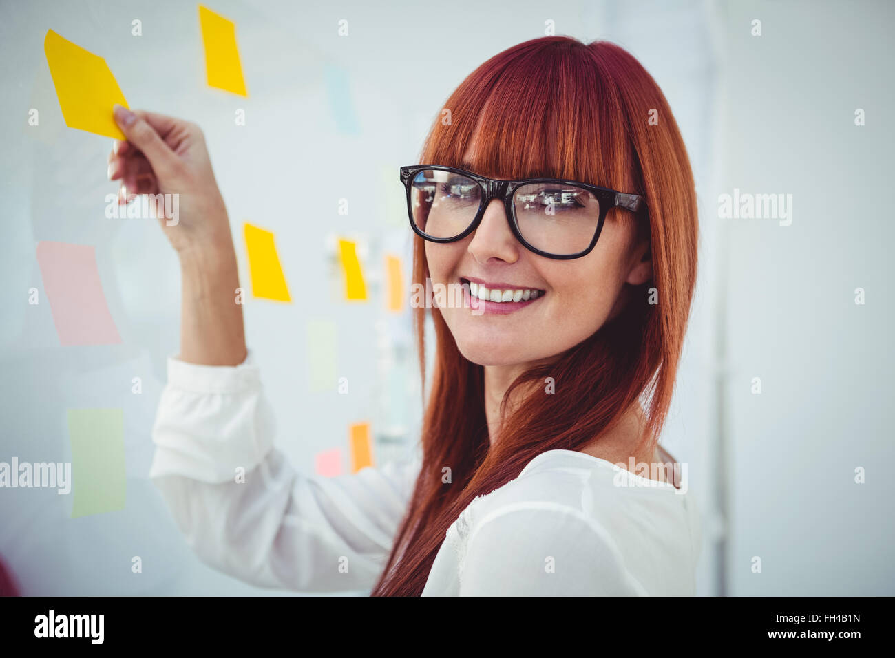 Attractive hipster woman holding sticky notes Stock Photo - Alamy
