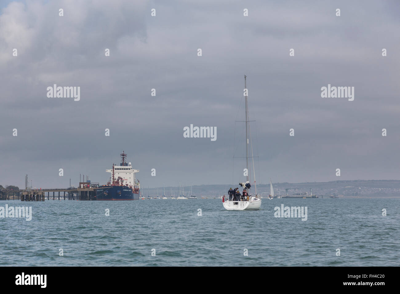 Tanker jetty hi-res stock photography and images - Alamy