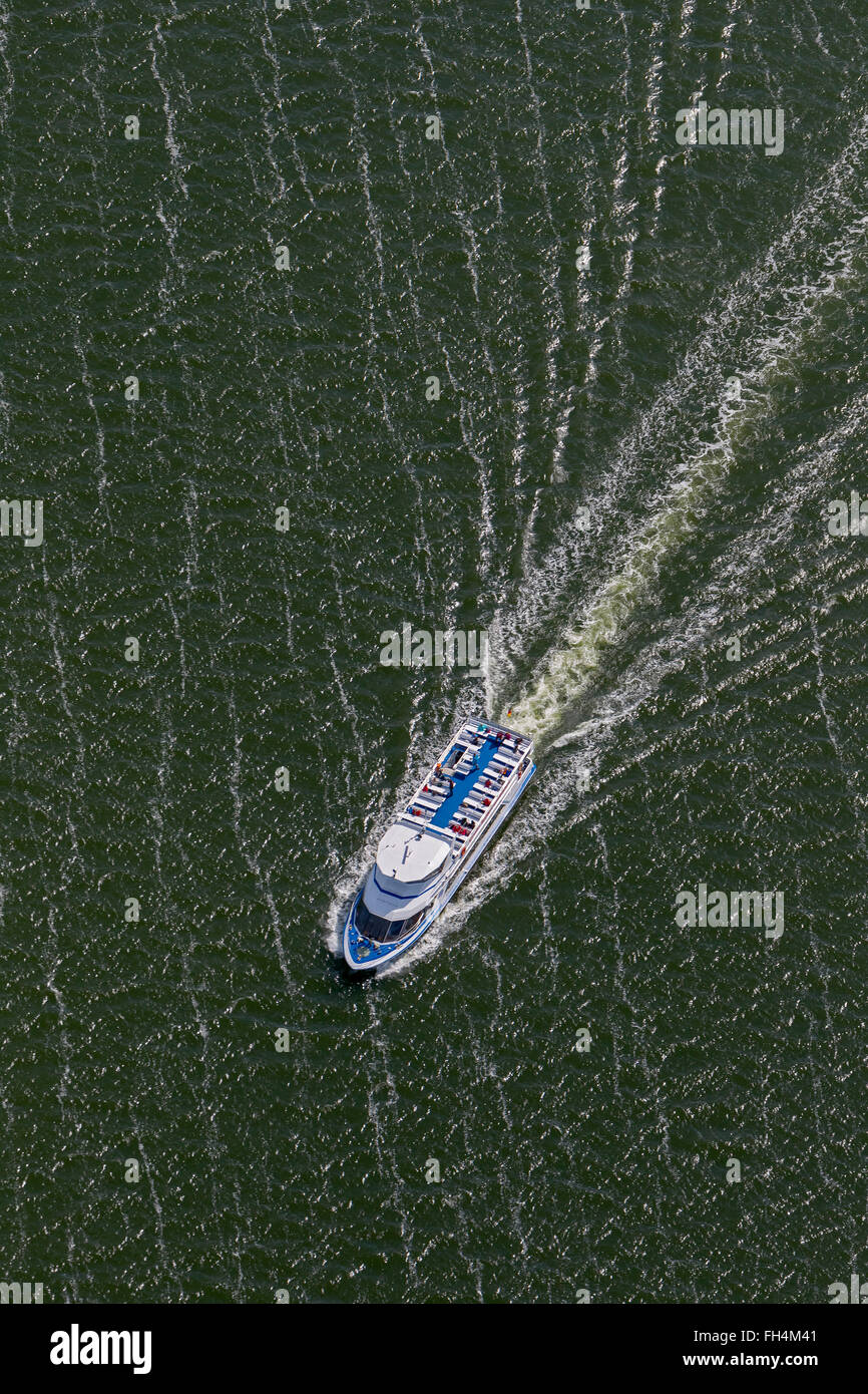 Aerial view, ferry from Rügen Hiddensee on the Schaproder Bodden, bow ...