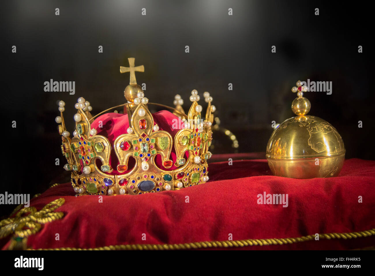 Crown jewels hi-res stock photography and images - Alamy