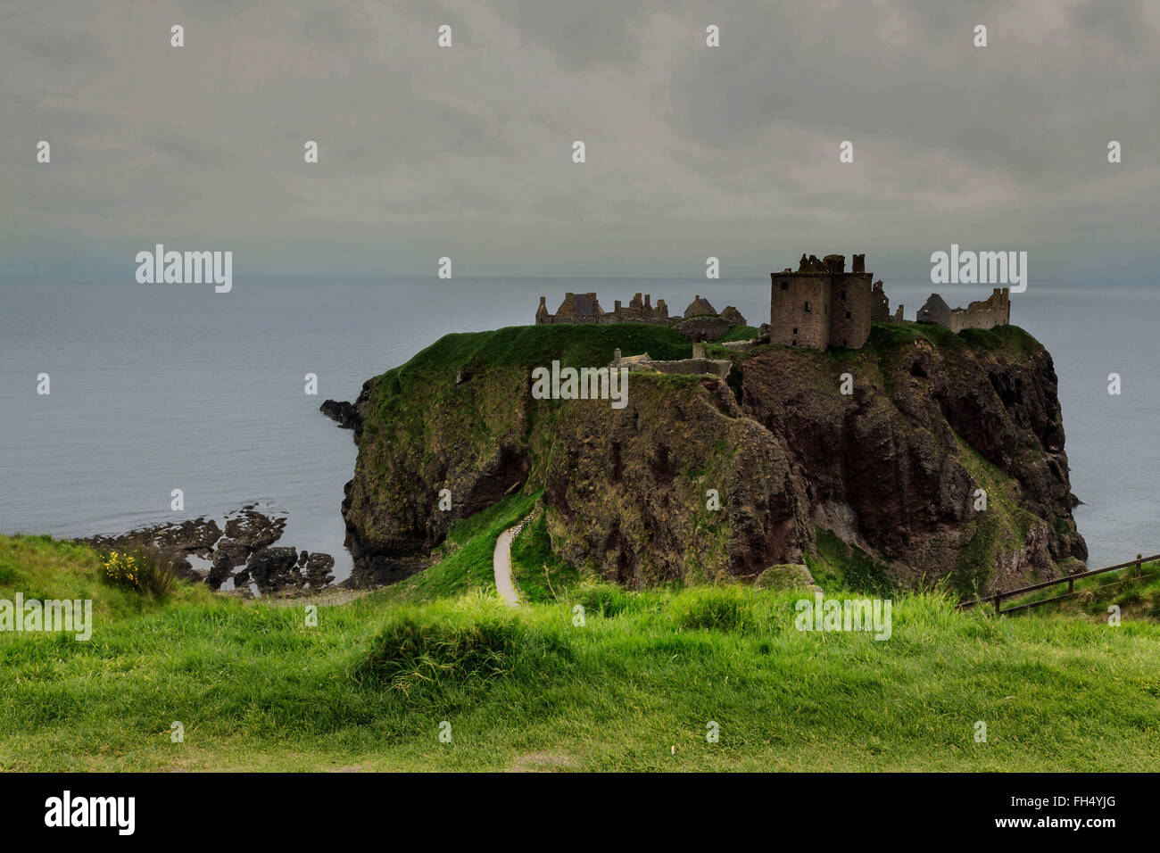 Dunottar castle hi-res stock photography and images - Alamy