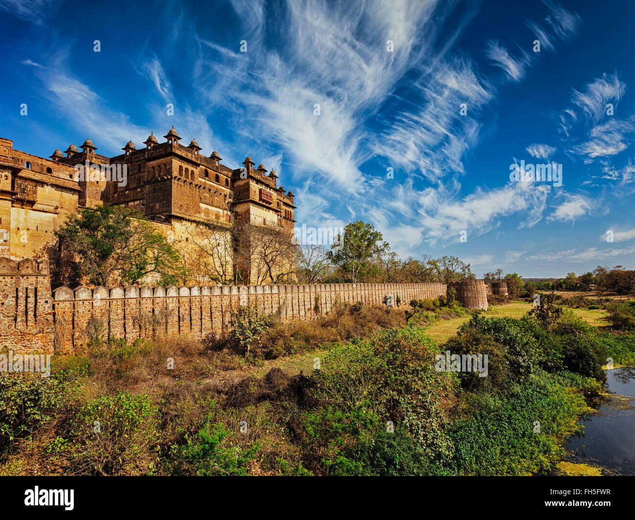 Orchha palace fort hi-res stock photography and images - Alamy