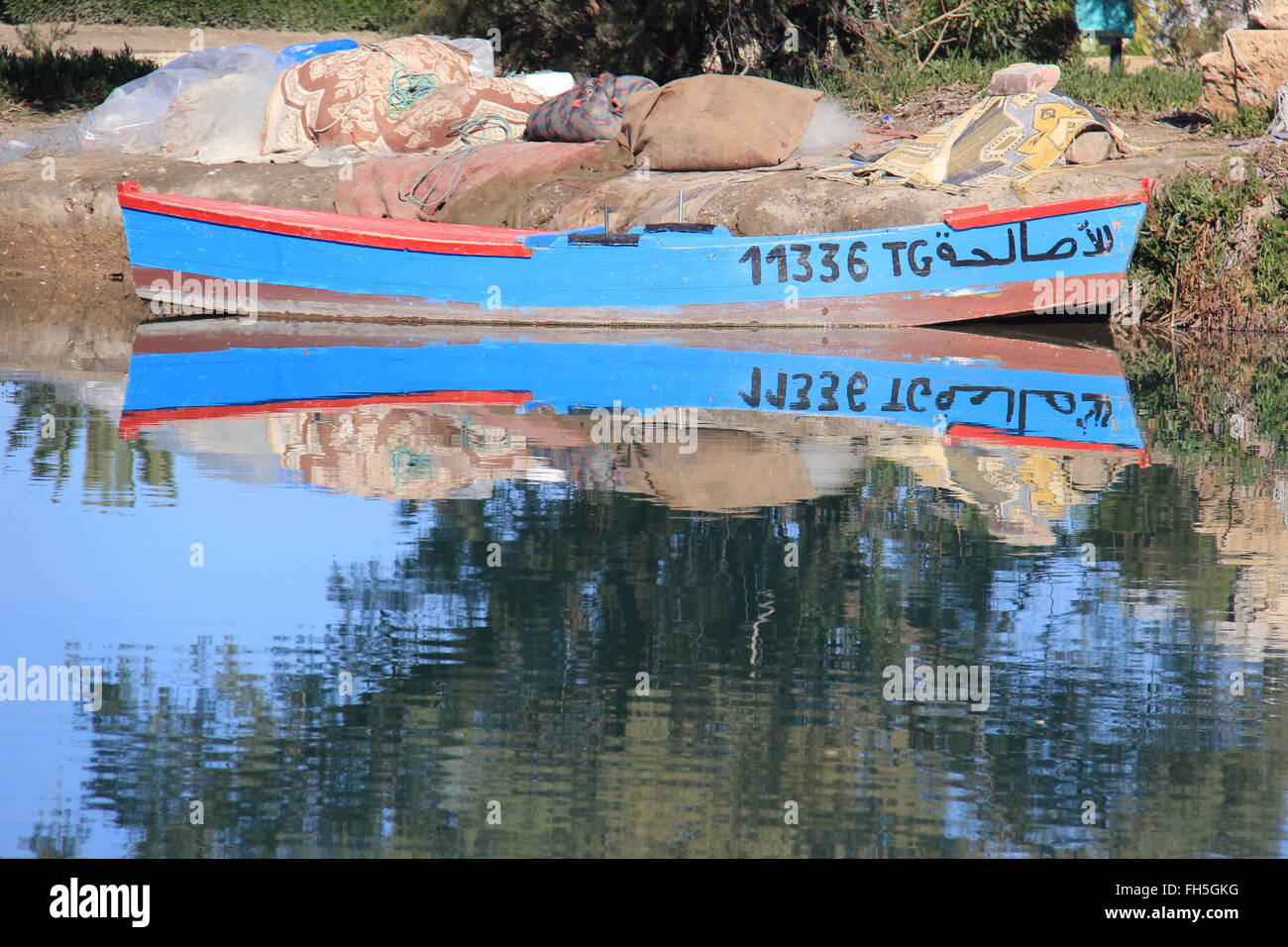 Mirror boat hi-res stock photography and images - Alamy