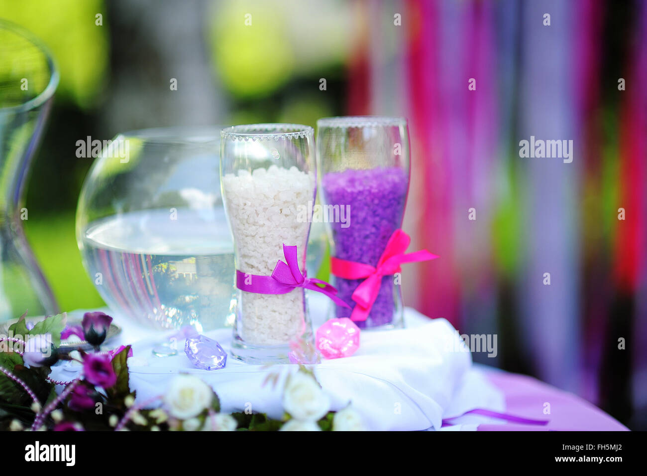 wedding table decoration sand ceremony Stock Photo - Alamy