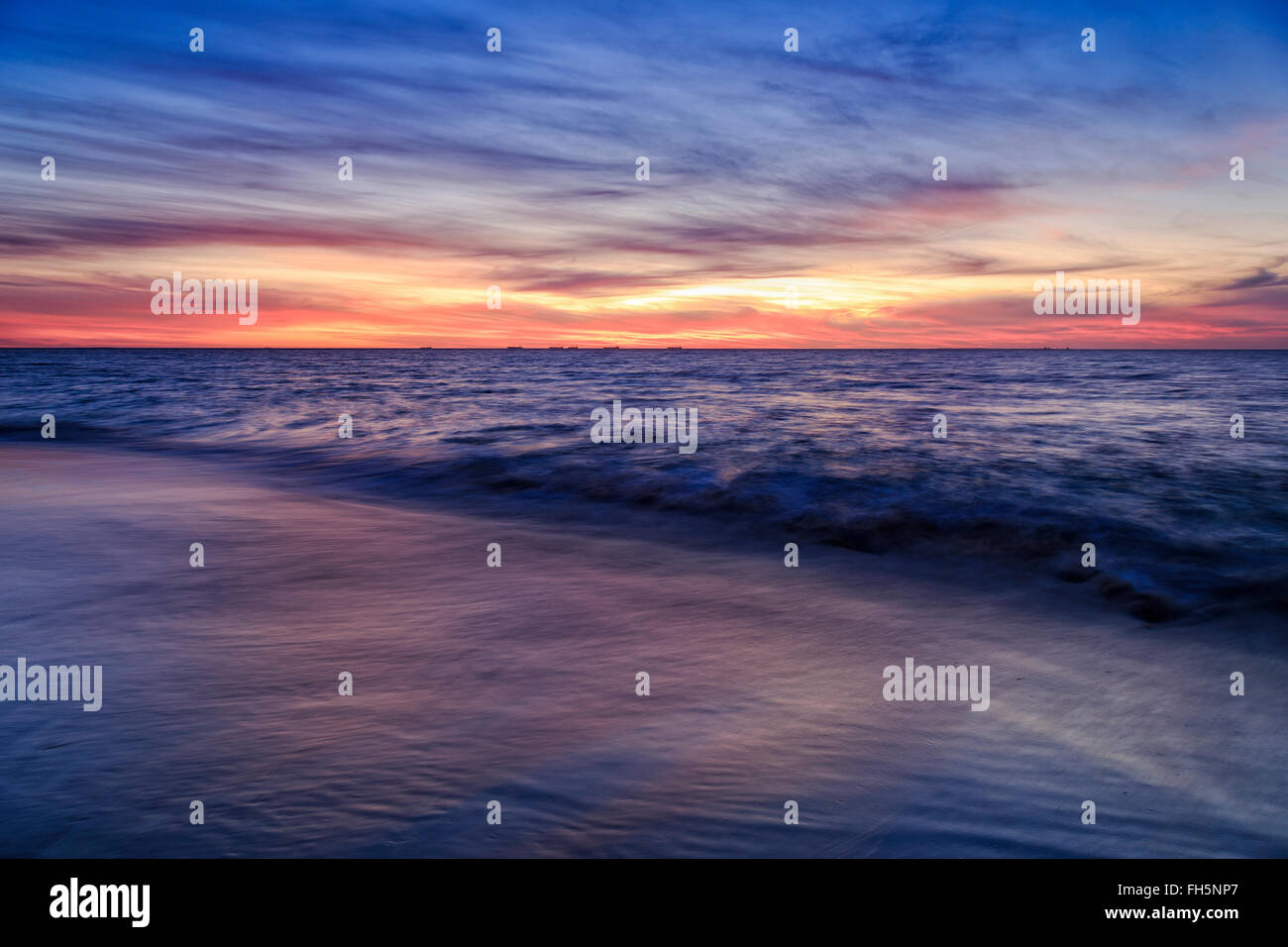 Sunset on remote beach hi-res stock photography and images - Alamy