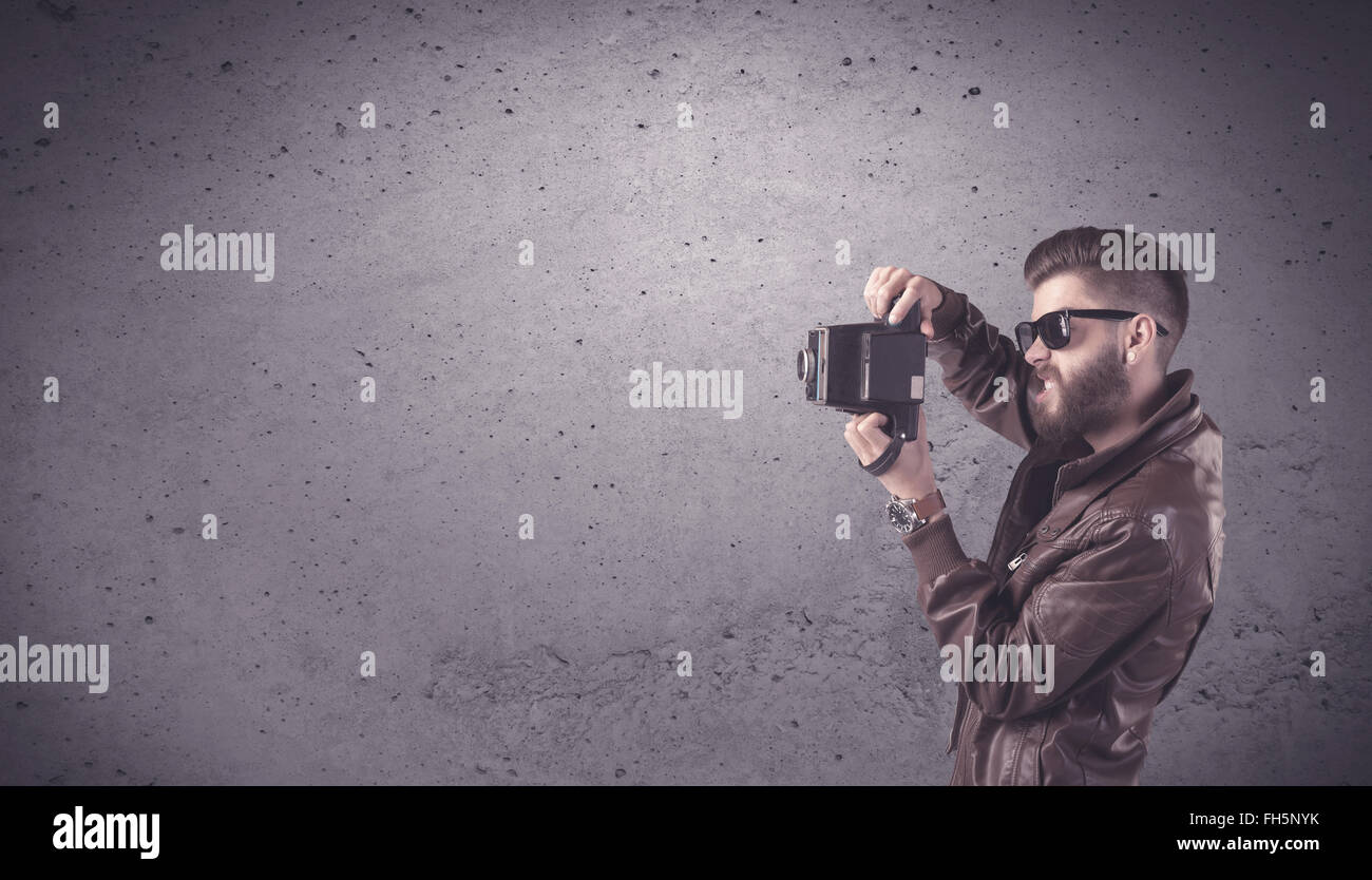 Hipster guy with vintage camera and beard Stock Photo - Alamy