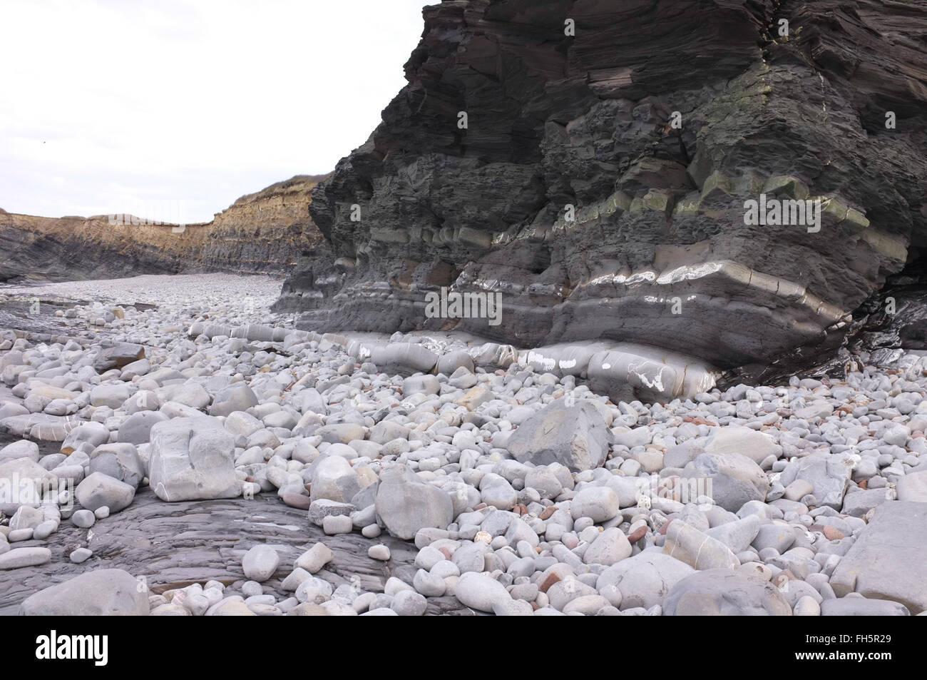 Foot of a cliff hi-res stock photography and images - Alamy