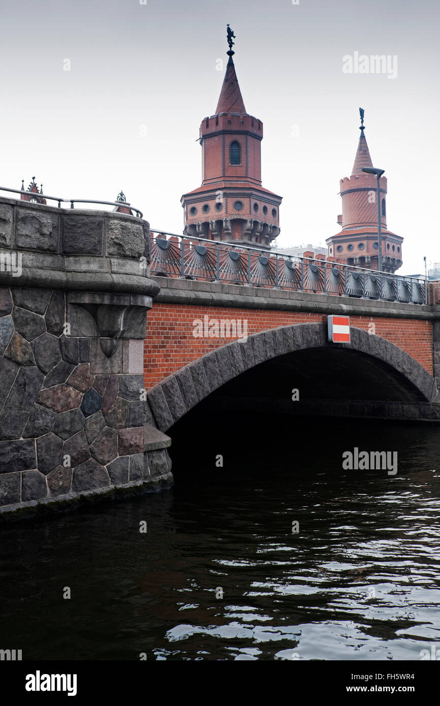 Oberbrumbrucke Bridge crossing the River Spree, Berlin, Germany Stock ...