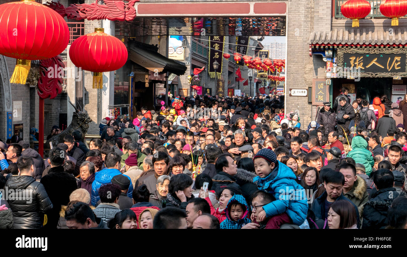 crowds in Chinese traditional temple fair Stock Photo - Alamy