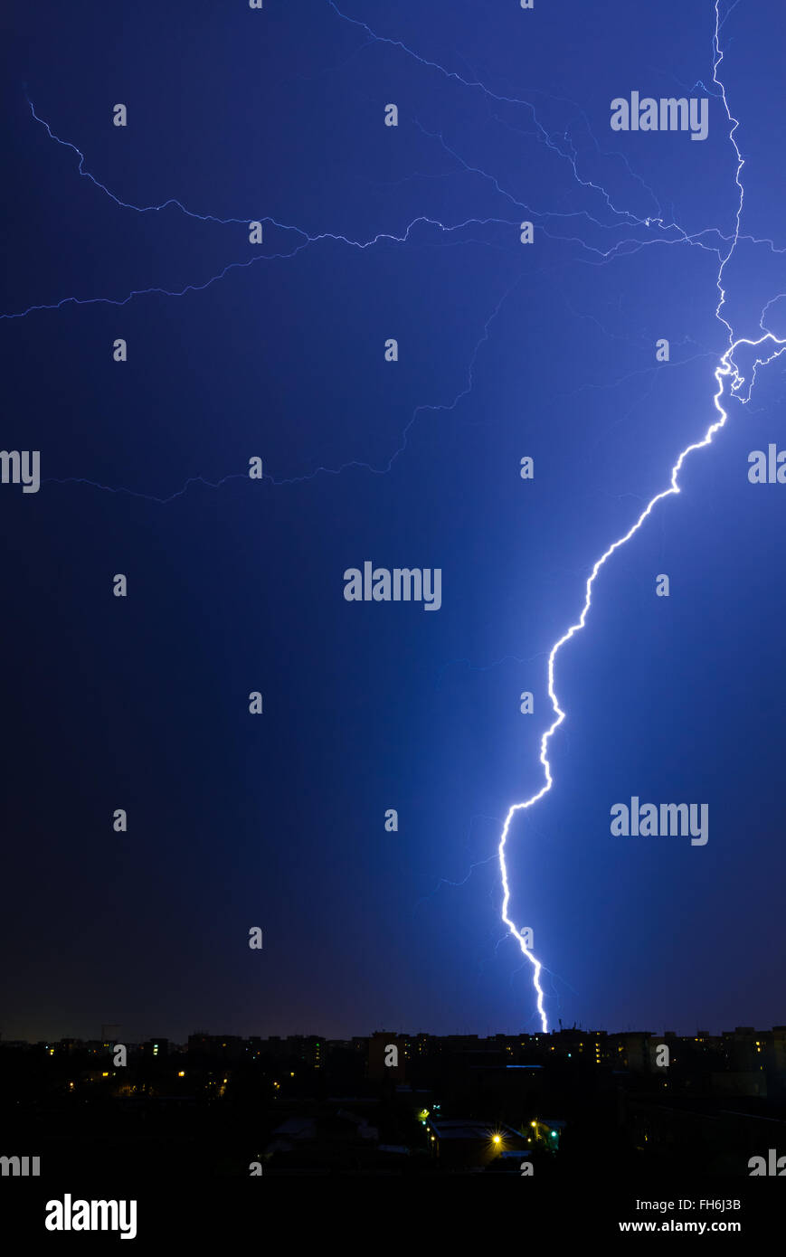 Lightning bolts hi-res stock photography and images - Alamy