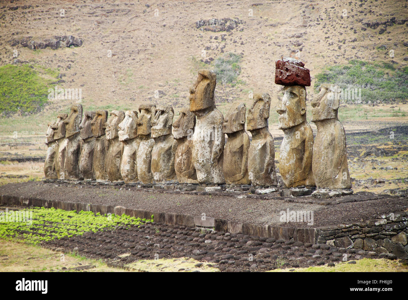 Fifteen moai (statues) on platform at Ahu Tongariki Easter Island ...