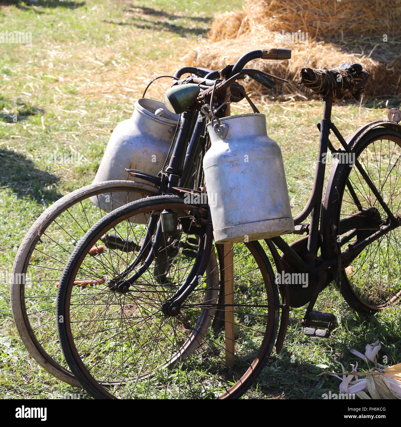 Rusty bicycles hi-res stock photography and images - Alamy