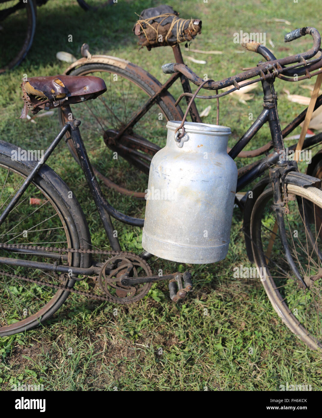 Rusty bicycles hi-res stock photography and images - Alamy