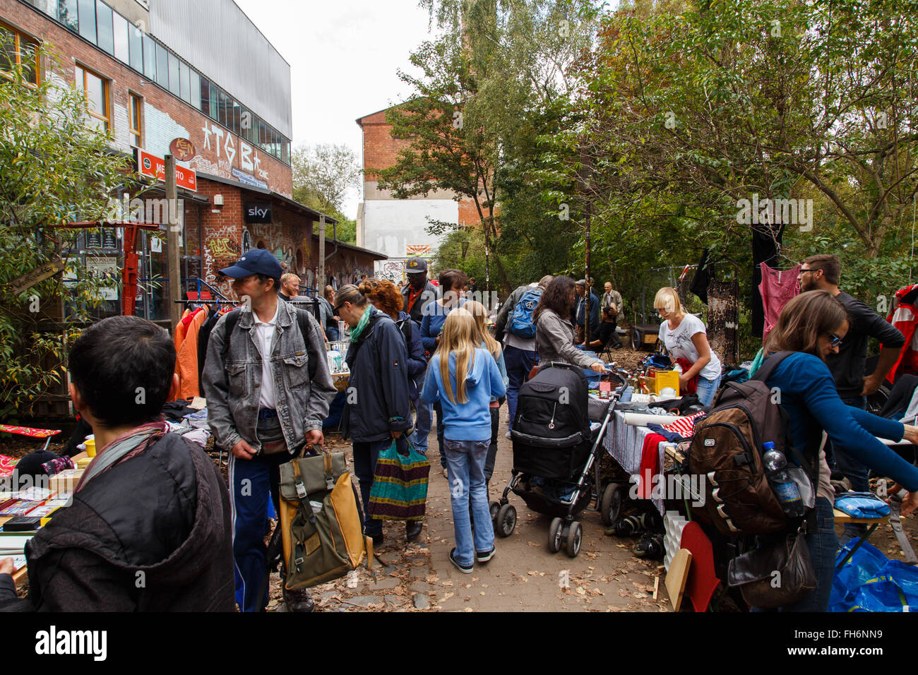 People selling things hi-res stock photography and images - Alamy