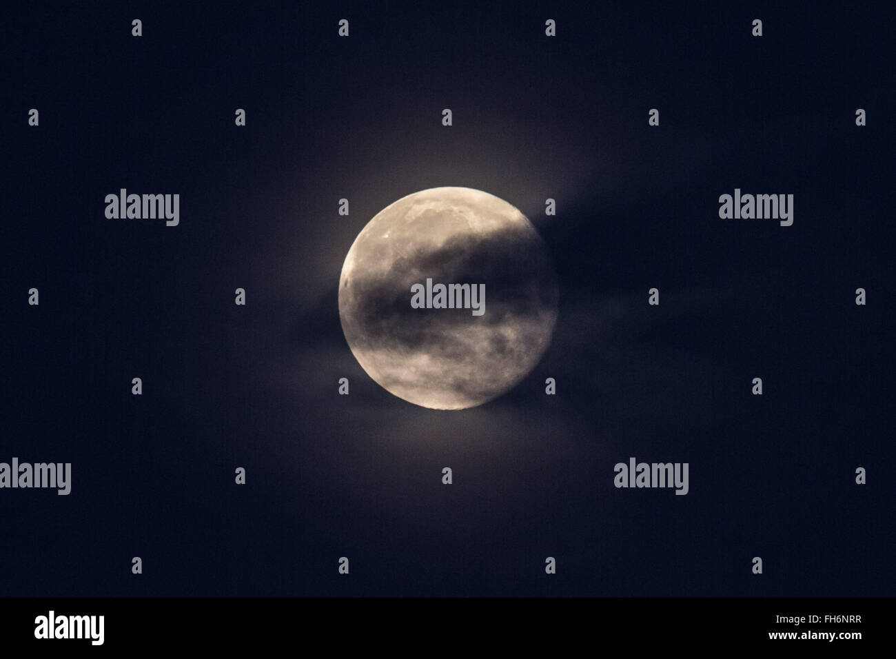 London, UK. 24th February, 2016. Waning Gibbous Moon over London Credit ...