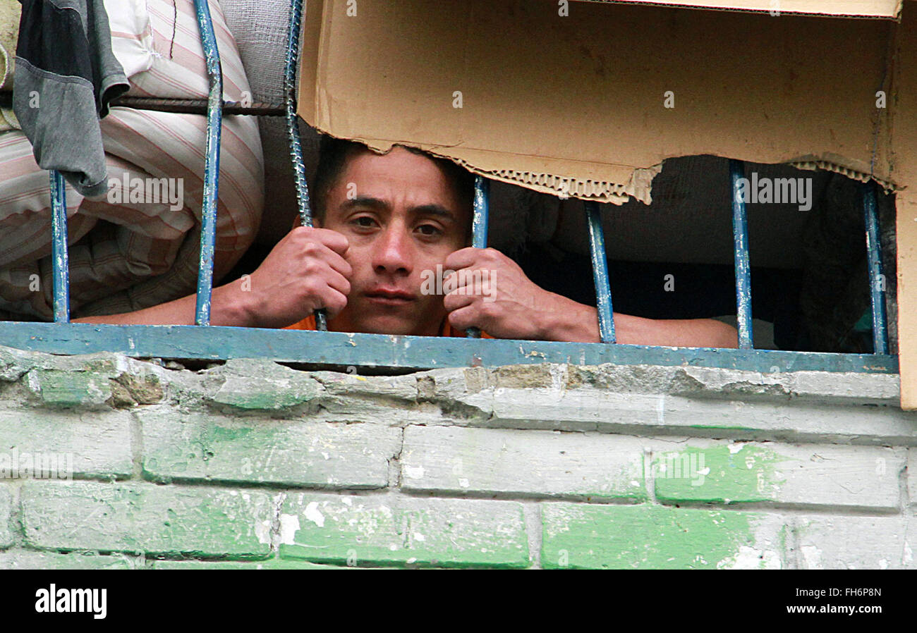 Bogotá, Colombia. 10th Aug, 2013. Prisoner into the La Modelo Prison in ...