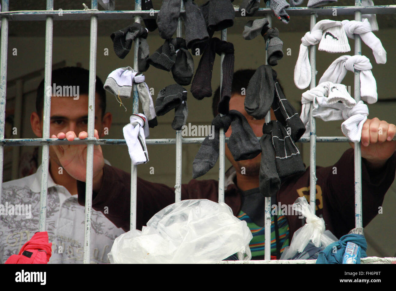 Bogotá, Colombia. 10th Aug, 2013. Prisoners into the La Modelo Prison ...