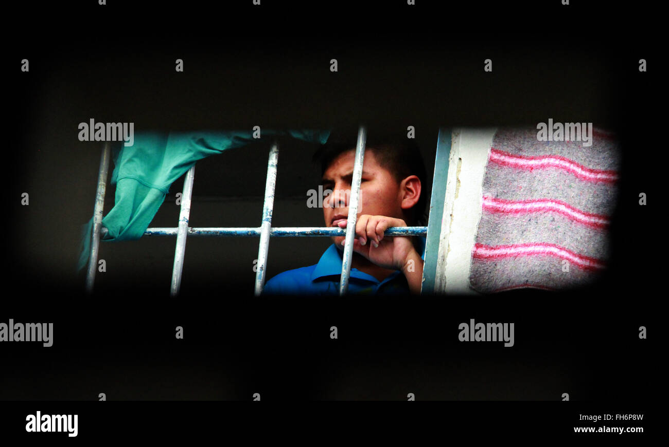Bogotá, Colombia. 10th Aug, 2013. Prisoner into the La Modelo Prison in ...