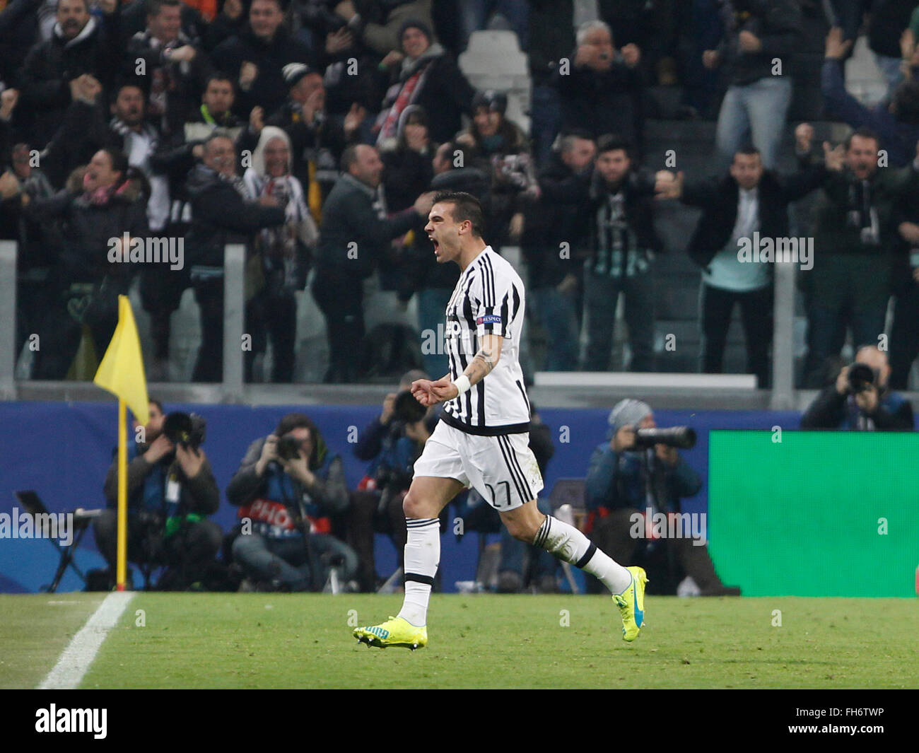 JuventusÕ Stefano Sturaro celebrates after scoring the equalizer goal ...