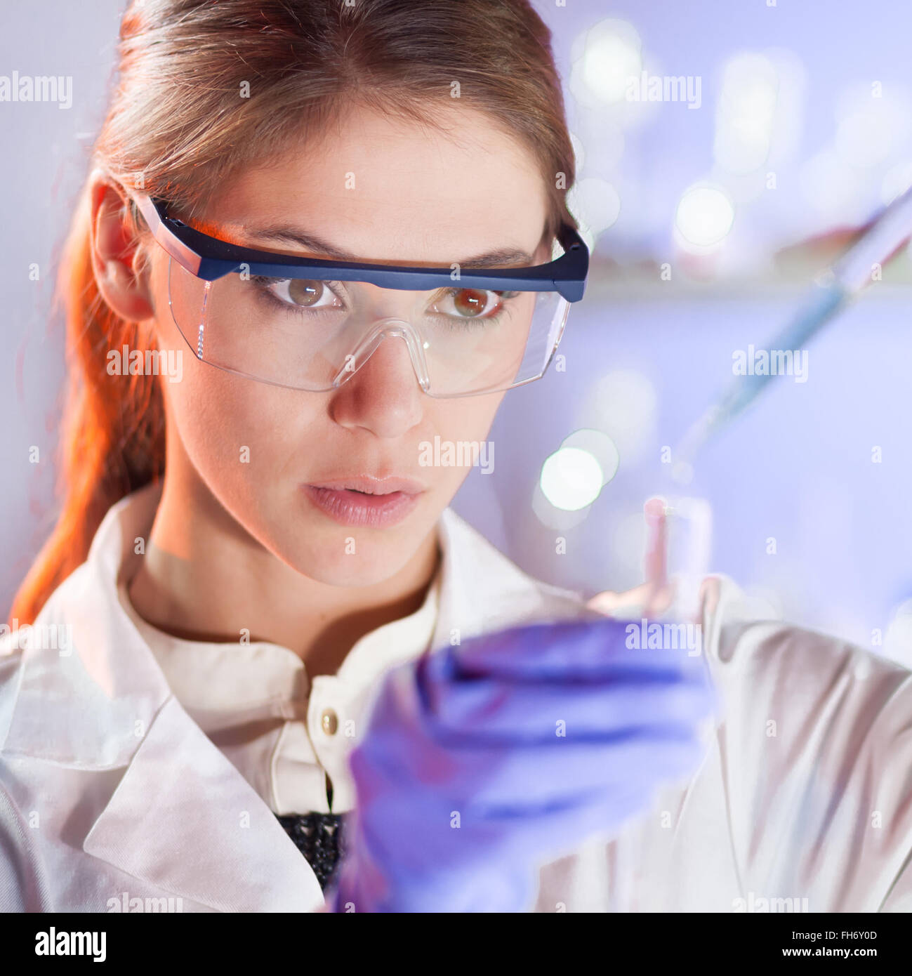 Science research laboratory hi-res stock photography and images - Alamy