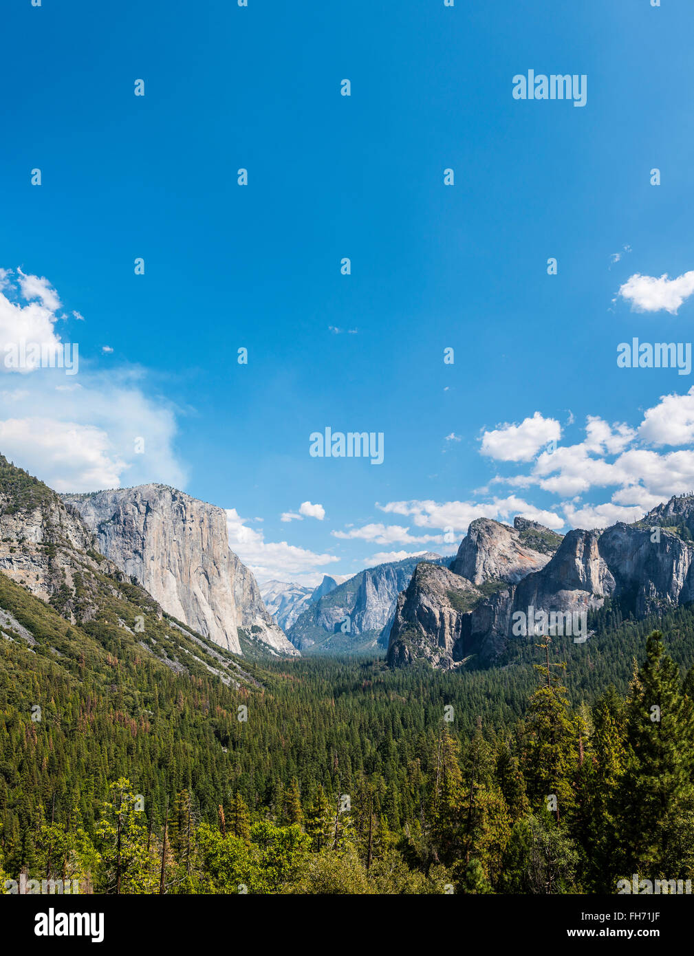 View of the Yosemite Valley, Tunnel View, El Capitan, Yosemite National ...