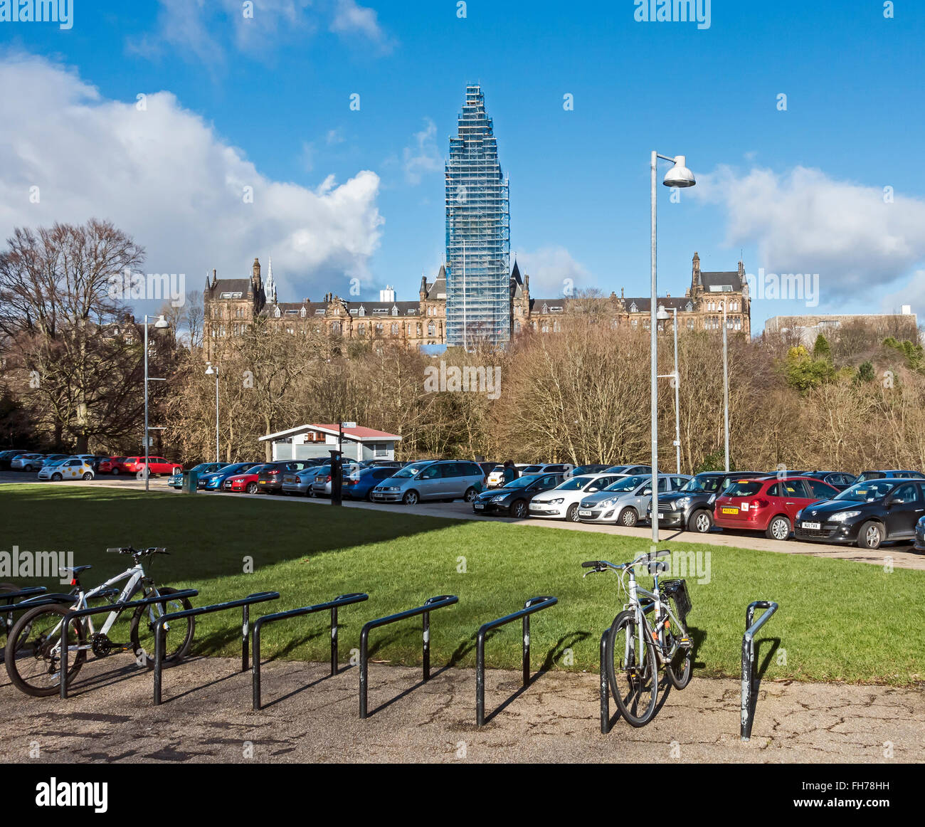 Scaffolding clad hi-res stock photography and images - Alamy
