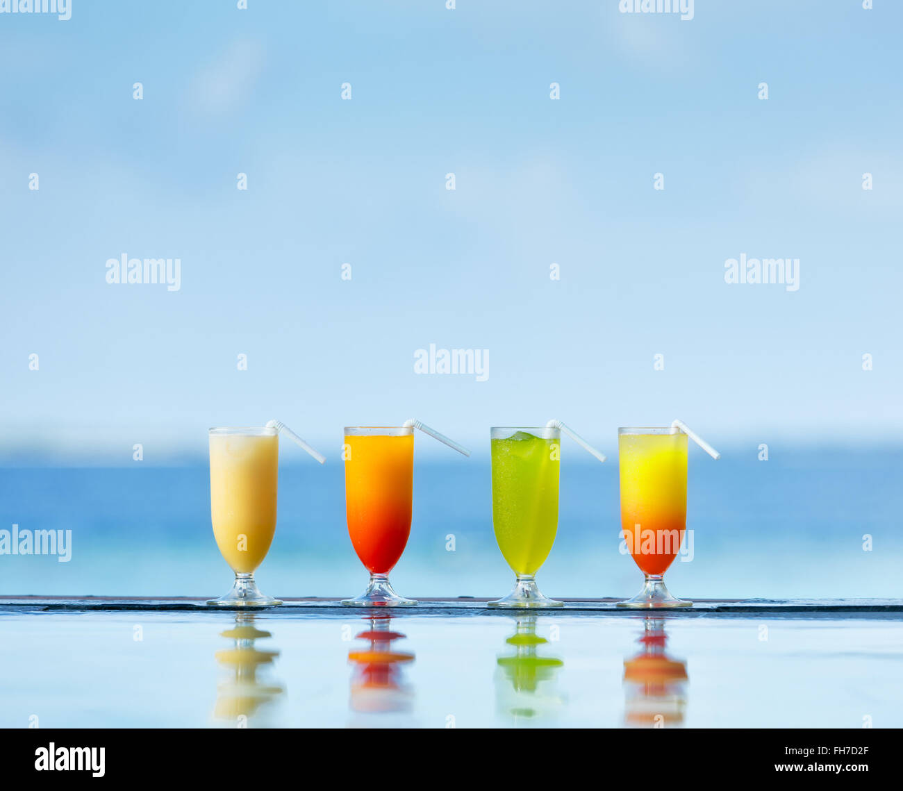 Swimming pool island bar hi-res stock photography and images - Alamy