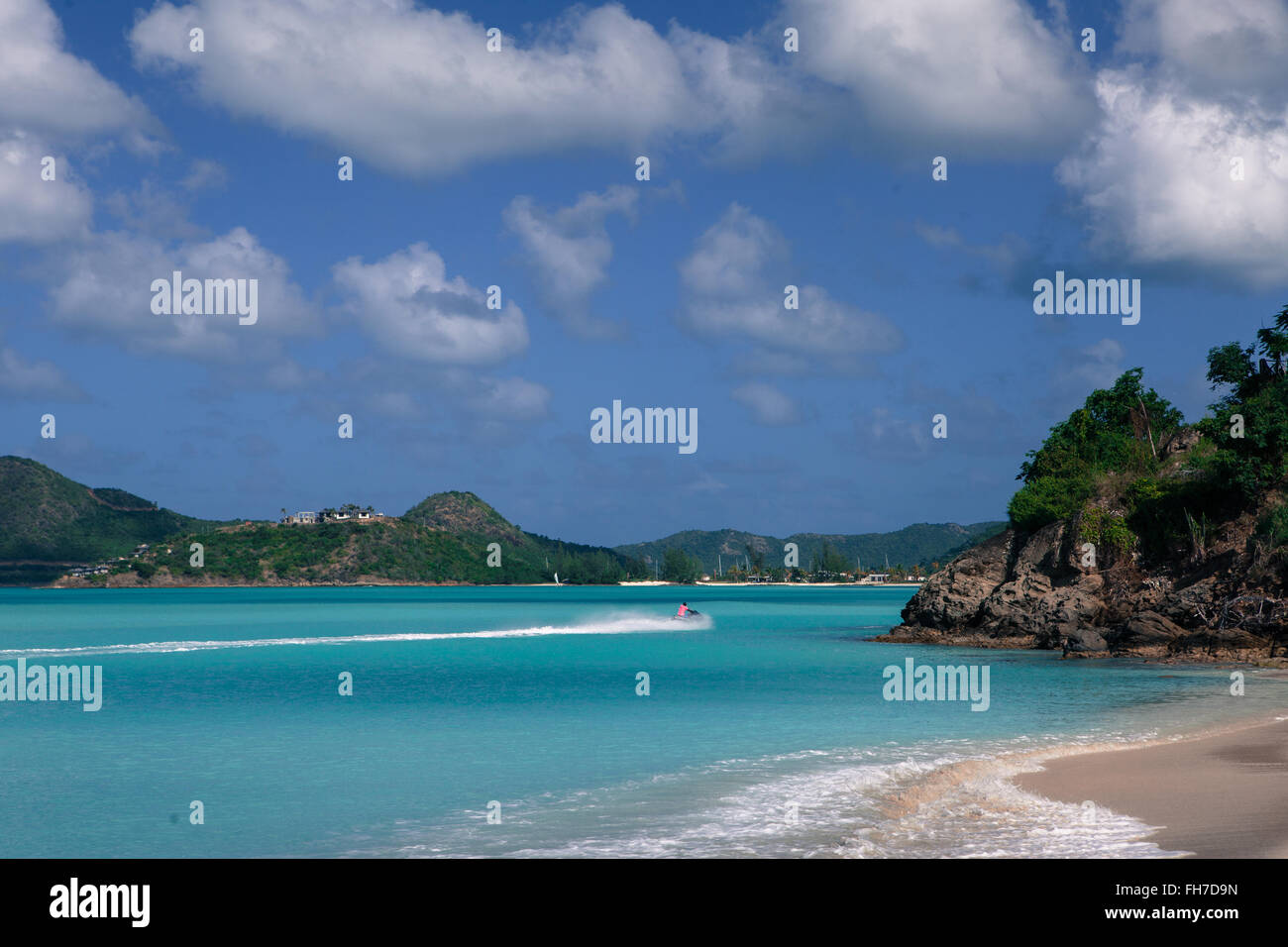 Antigua, Antigua Wadadli, Turquoise reflections of the sea on Valley ...