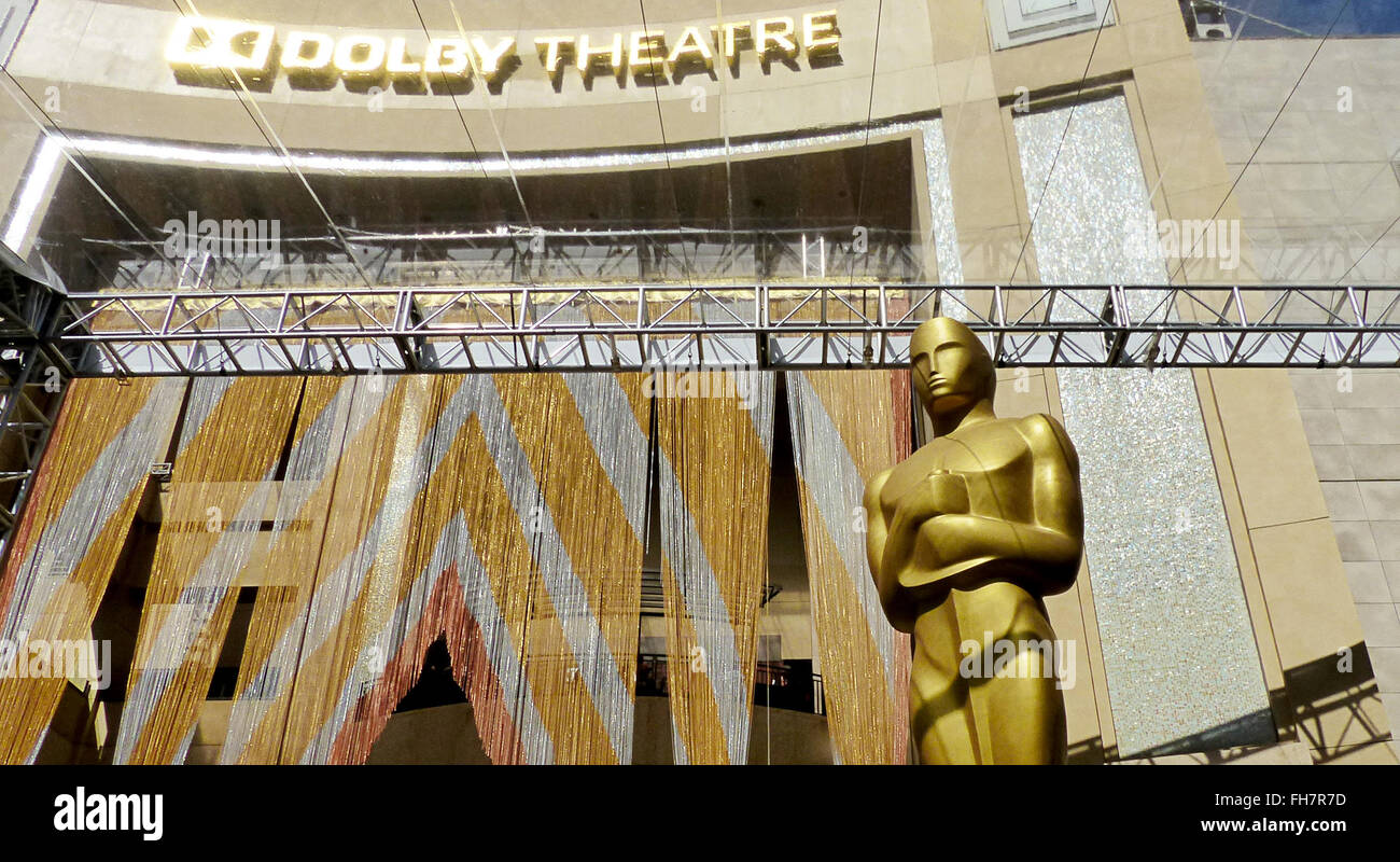 Oscar statue in hollywood boulevard hi-res stock photography and images ...