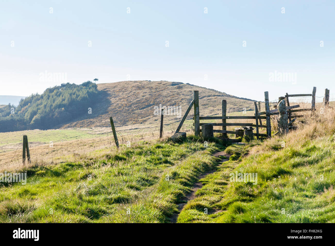 Fence and stile on a footpath in the Derbyshire countryside with Back ...