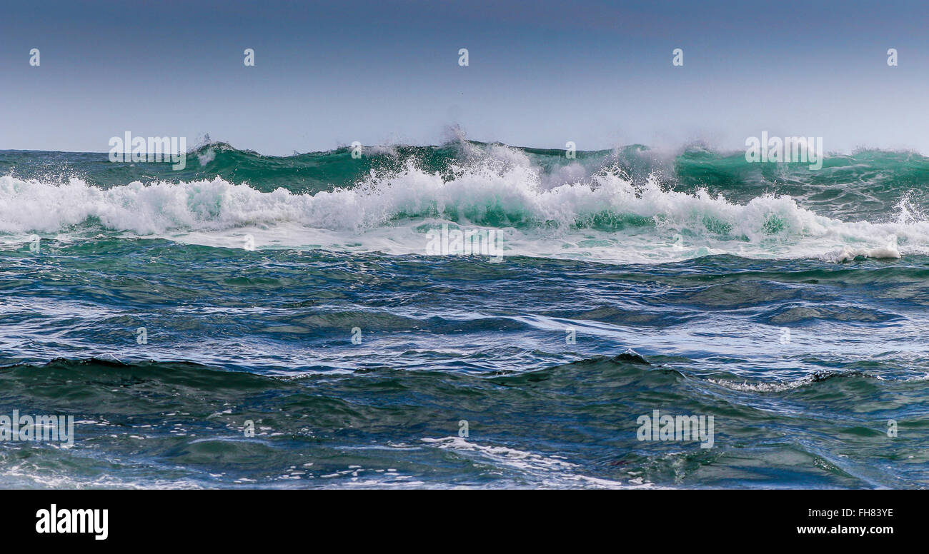 Breaking waves underwater hi-res stock photography and images - Alamy