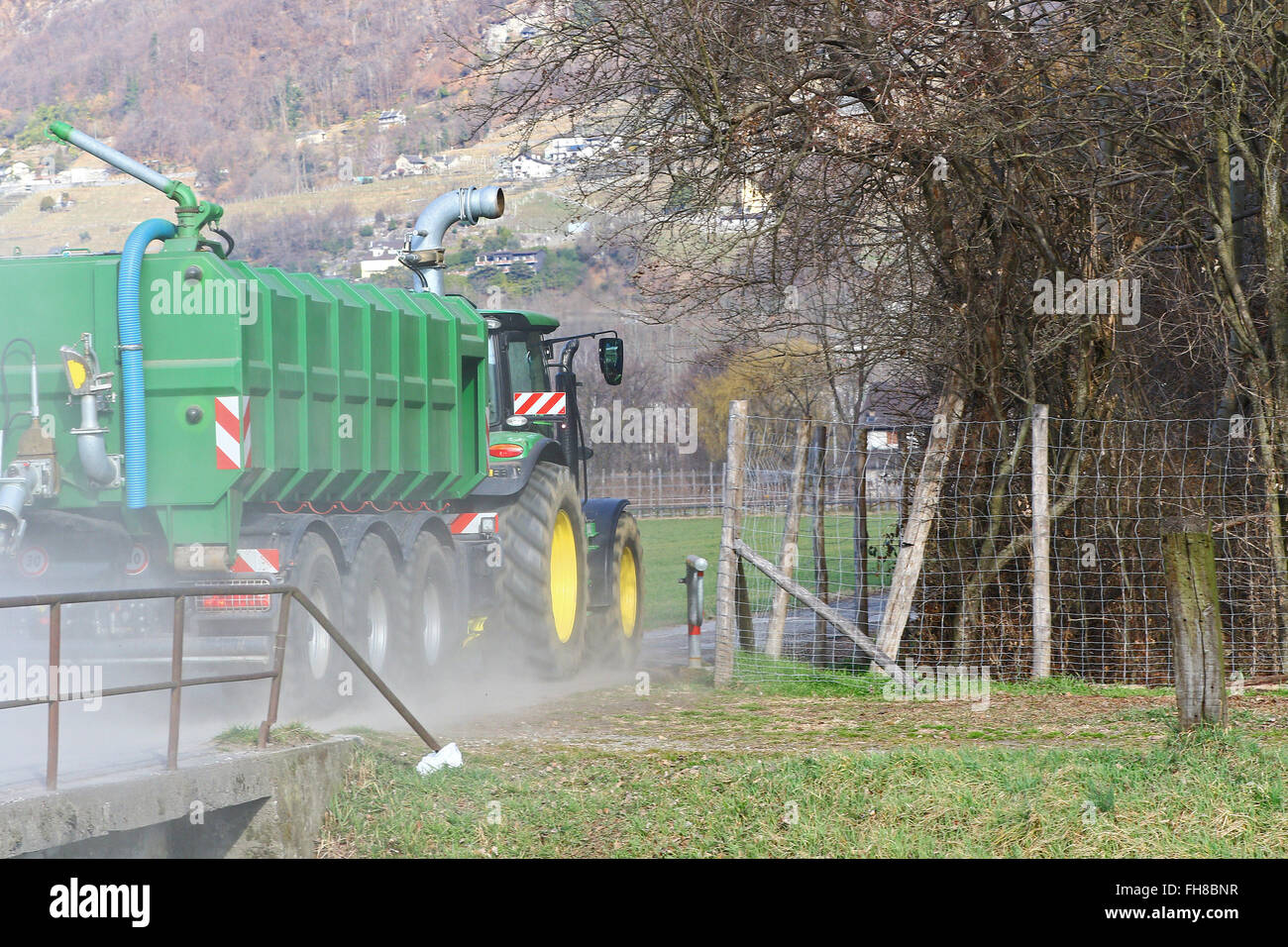 Pulling a trailer hi-res stock photography and images - Alamy
