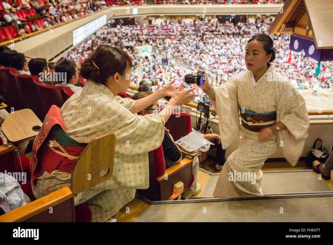 Sumo costume hi-res stock photography and images - Alamy