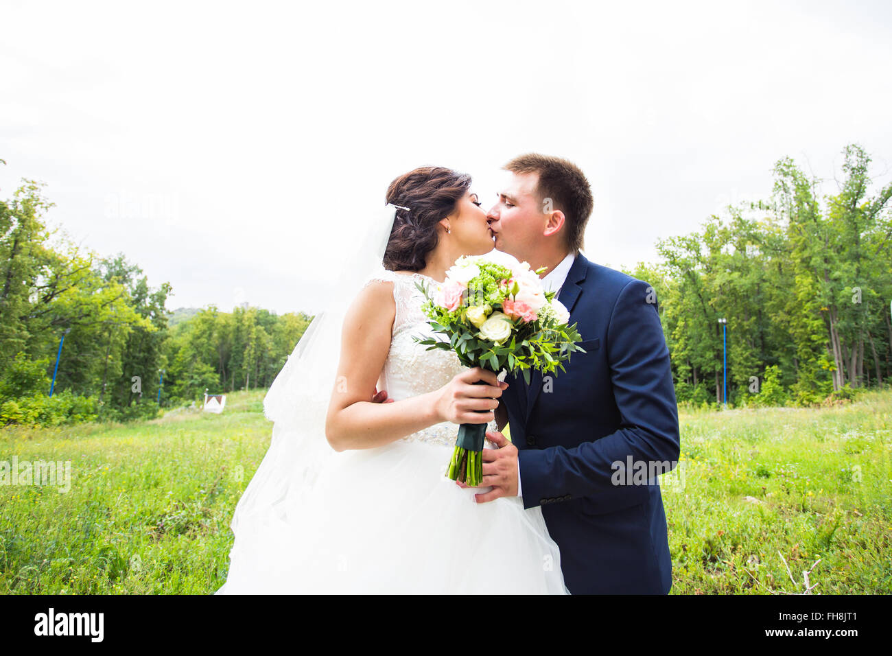 Wedding, Beautiful Romantic Bride and Groom Kissing and Embracing Stock ...