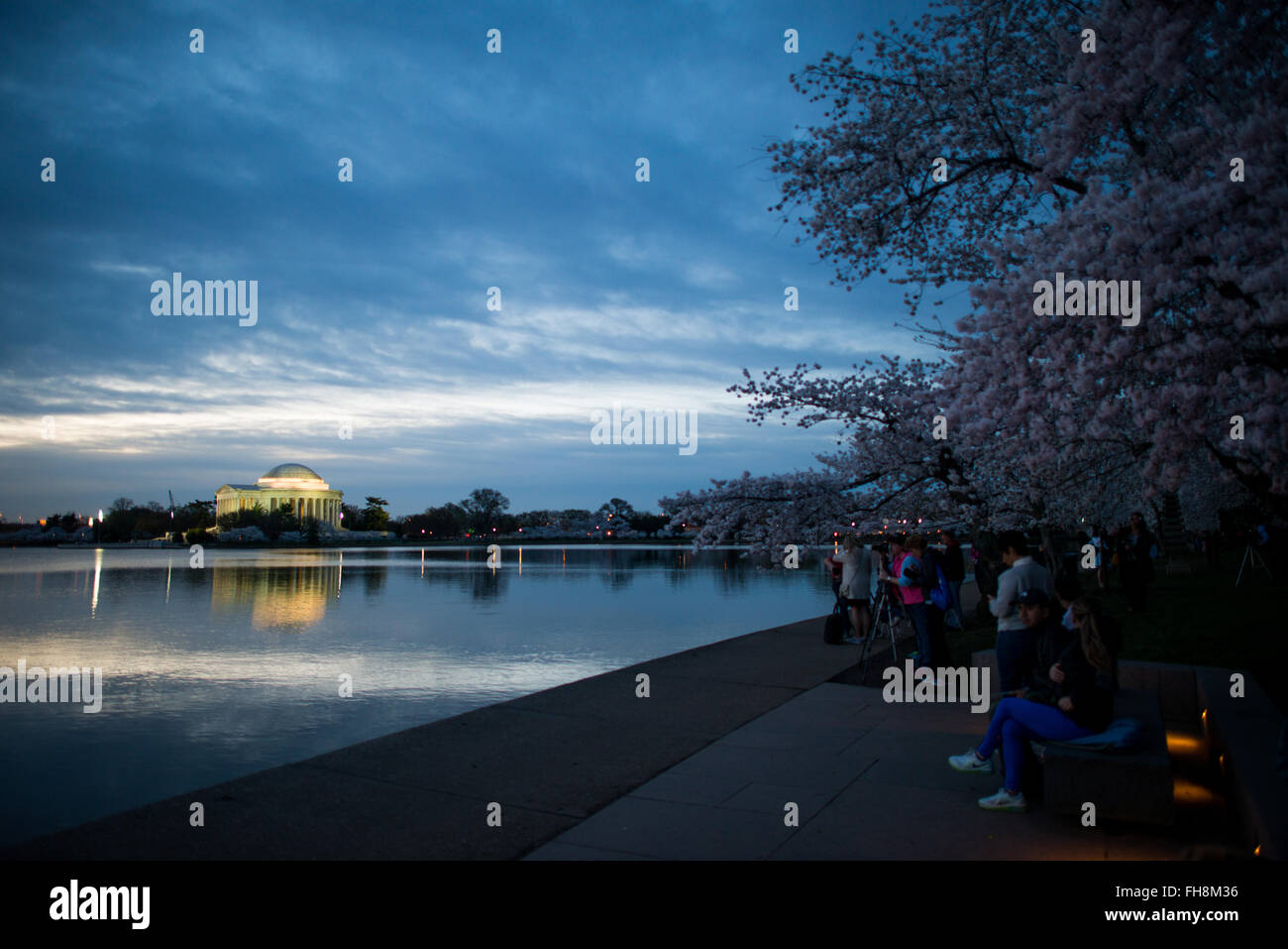 WASHINGTON DC, United States — Photographers line up along the ...