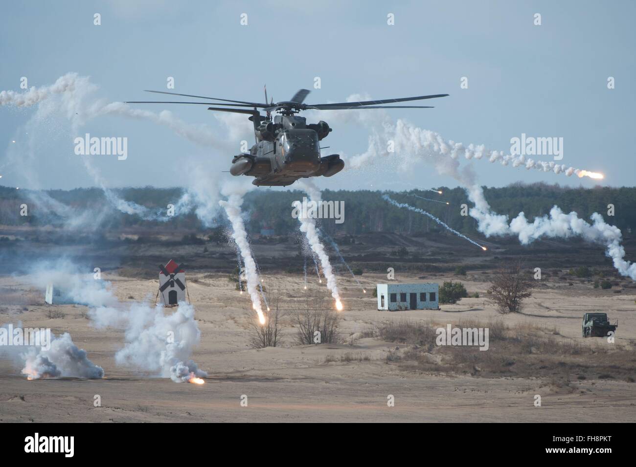 Ch 53 gs helicopter shooting flares hi-res stock photography and images ...