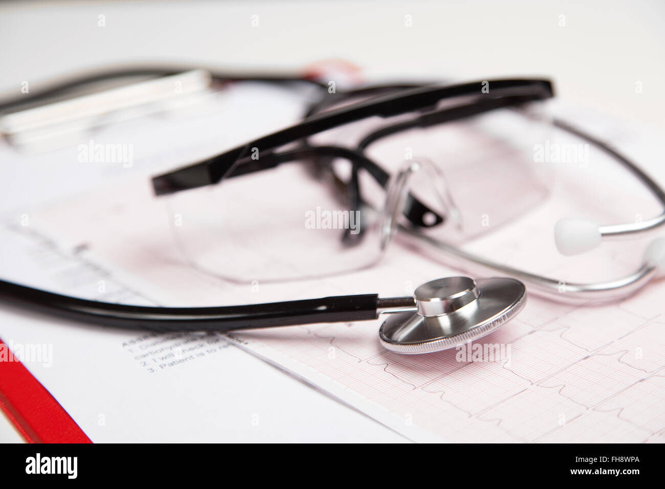 Medical report and cardiogram Stock Photo - Alamy