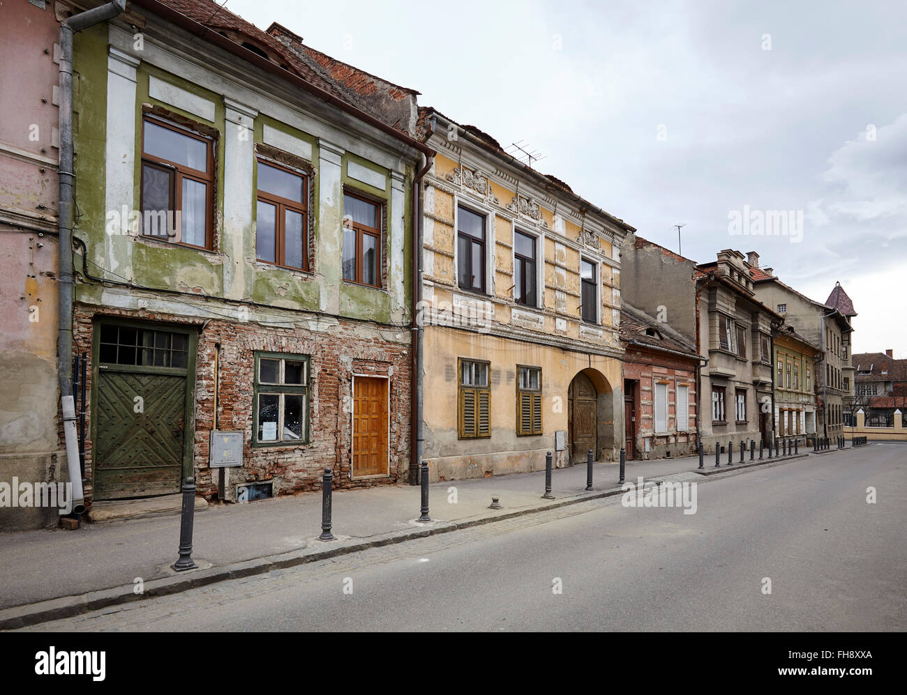 An empty street and decrepit houses in an old town Stock Photo - Alamy