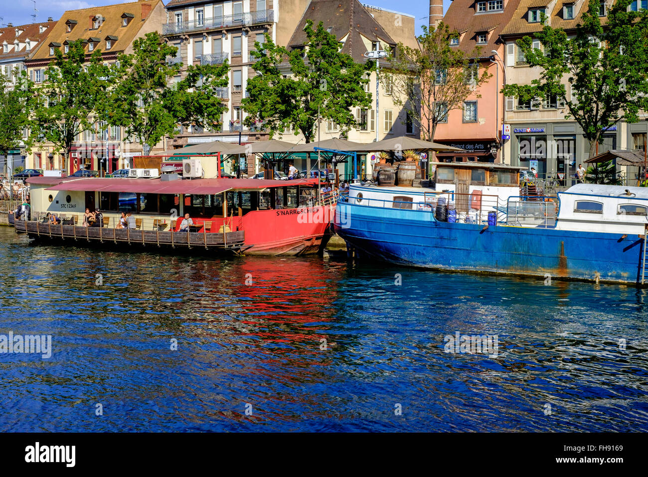 Riverside restaurants france hi-res stock photography and images - Alamy
