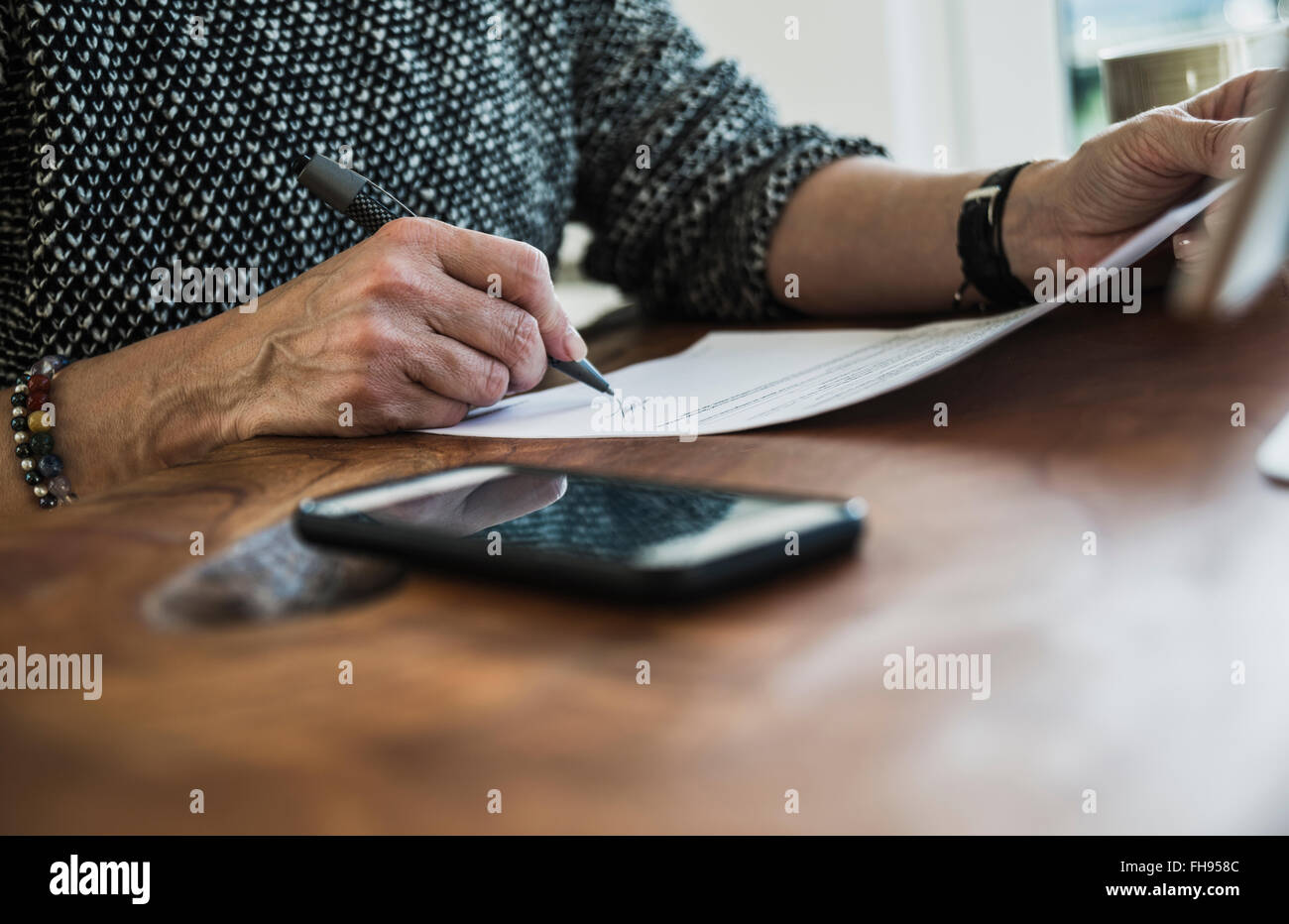 Signing table hi-res stock photography and images - Alamy