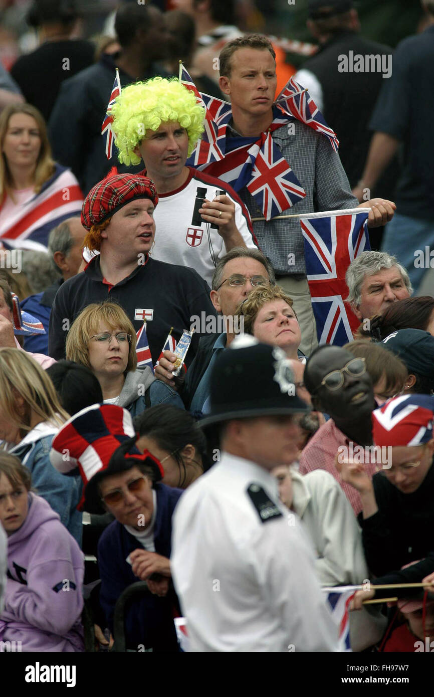 Queen golden jubilee crowd hi-res stock photography and images - Alamy