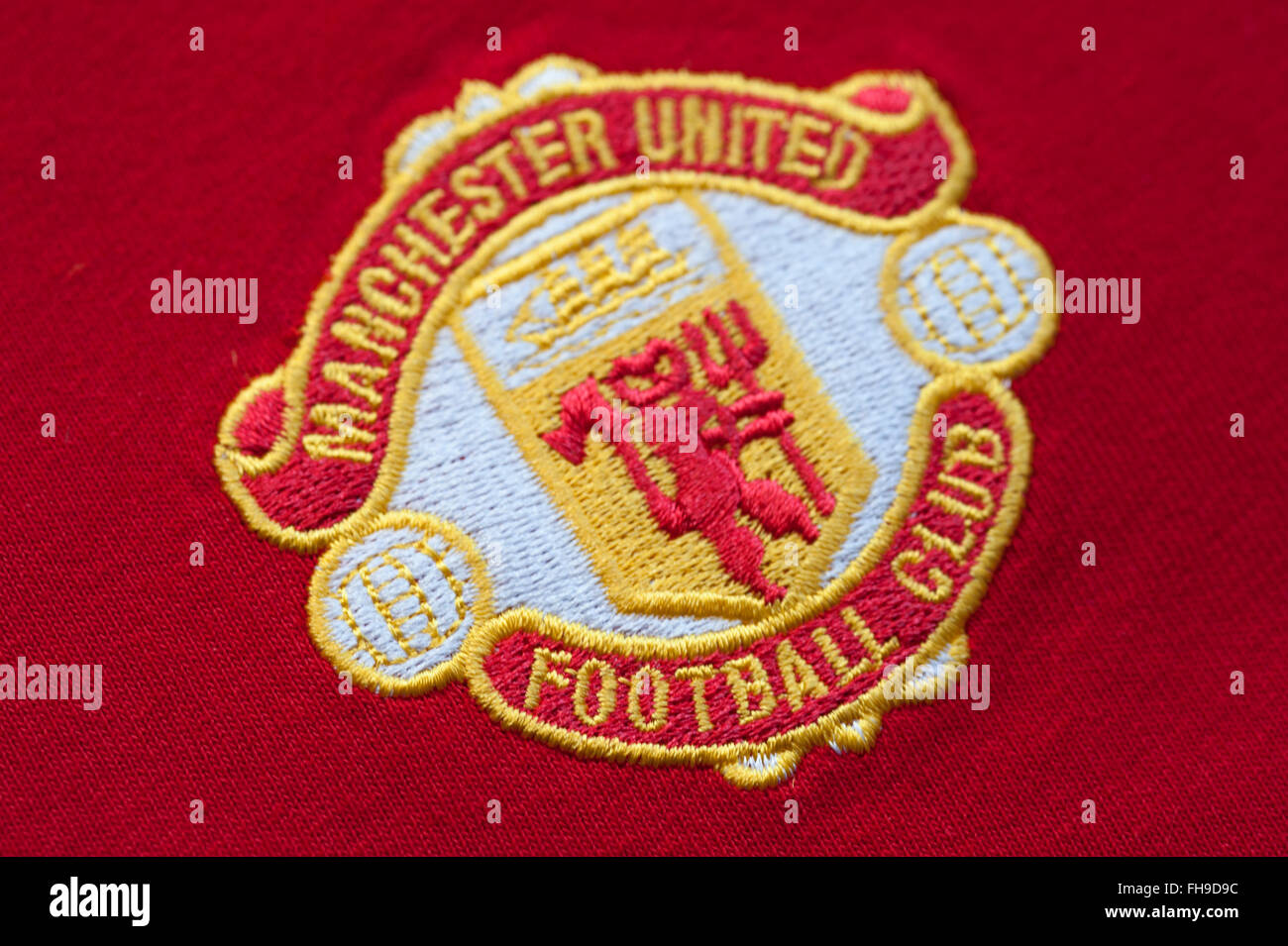 Man utd logo hi-res stock photography and images - Alamy