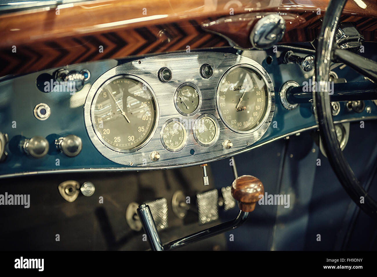Dashboard of a vintage car hi-res stock photography and images - Alamy