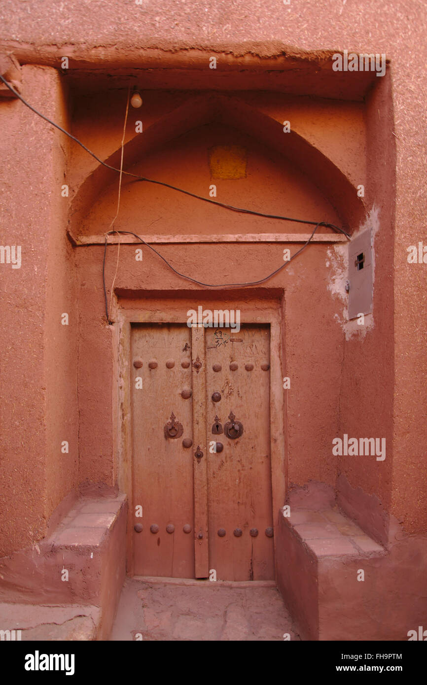 Wooden door abyaneh iran hi-res stock photography and images - Alamy