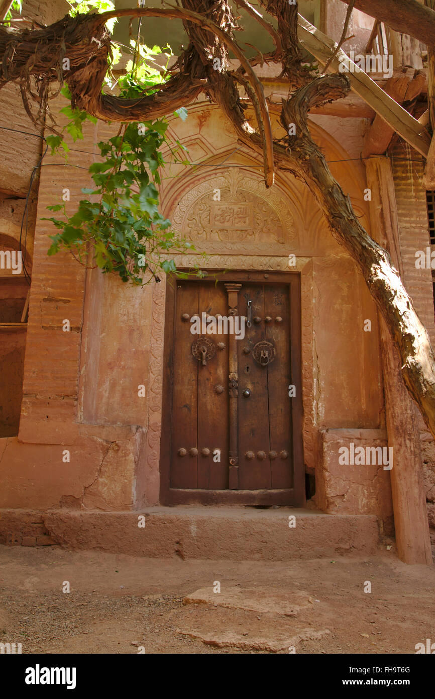 Wooden door abyaneh iran hi-res stock photography and images - Alamy