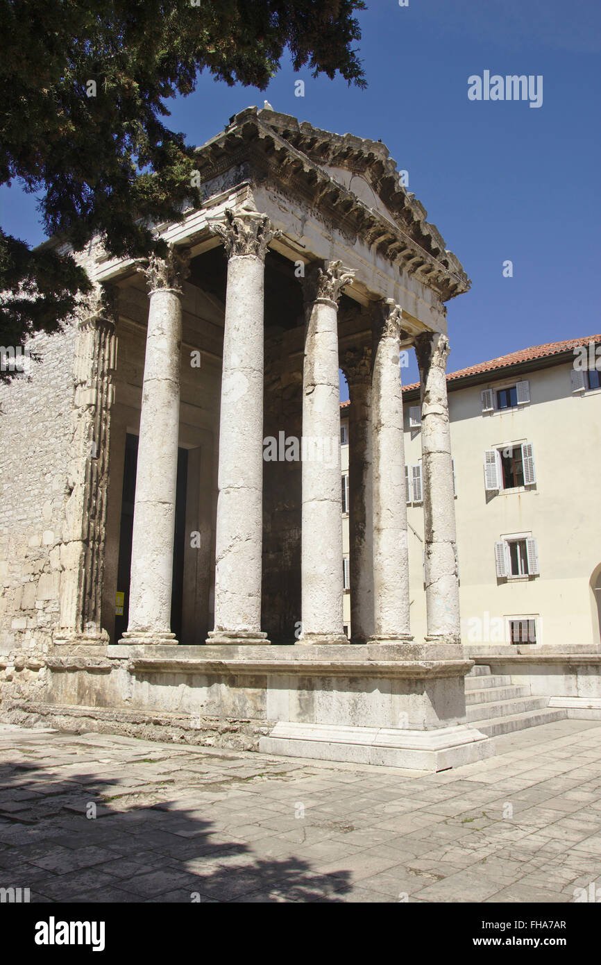 Roman Temple of Augustus in Pula, Croatia Stock Photo - Alamy